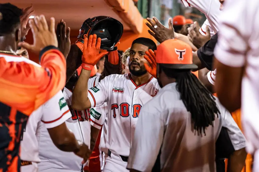 Toros del Este rugen: ¡Cuarta victoria vs Leones y dominan la serie ...